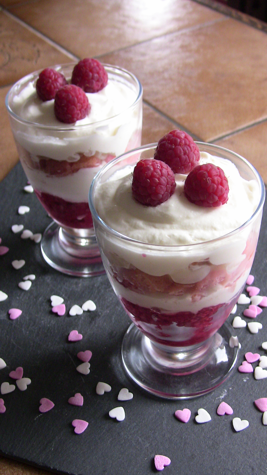 Tiramisu with pink biscuits and raspberries - Val d'Ardenne Tourisme